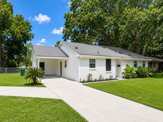 3 Bedroom Home In Broadmoor