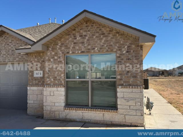 3 Bedroom Home In Suburban Style Neighborhood!