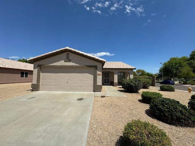 3 BEDROOM HOME NO NEIGHBORS BEHIND!