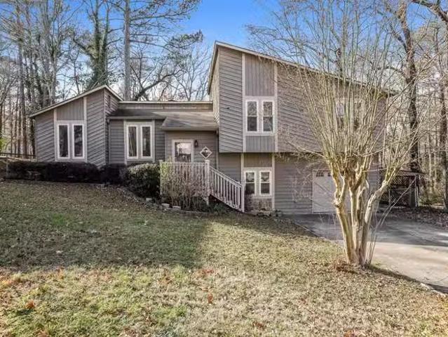 3 Bedroom Home on a Corner Lot in Mableton, GA! 6560 Valley H.