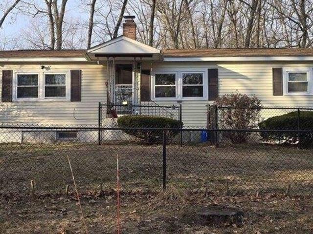 3 bedroom, Hooksett NH 03106 103072015