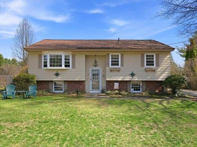 3 bedroom, Hooksett NH 03106 LS102315353