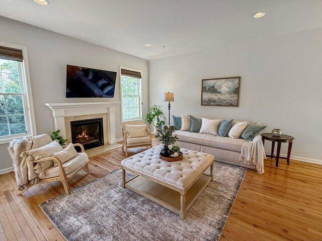 3 bedroom, Hopkinton MA 01748 105142116
