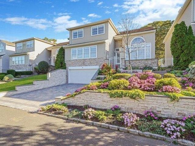 3 bedroom, Hauppauge NY 11788 103620316