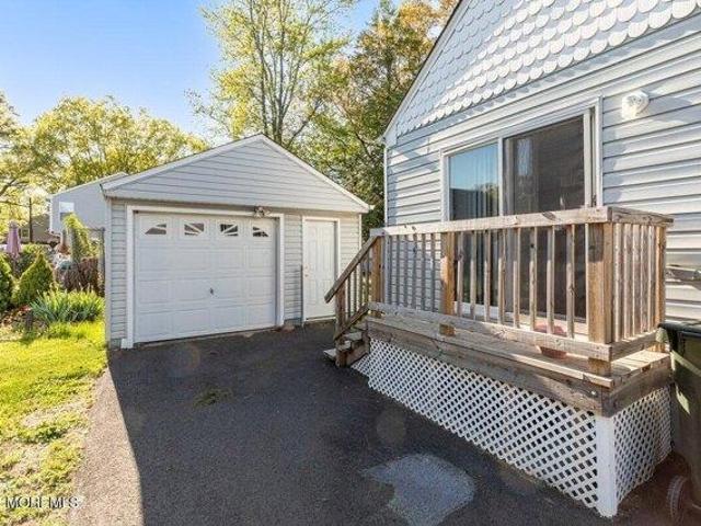 3 bedroom, Hazlet NJ 07734 105175899