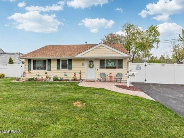 3 bedroom, Hazlet NJ 07730 102762925