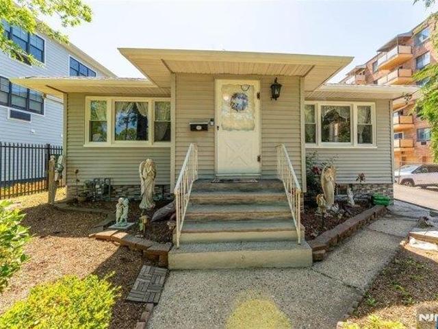 3 bedroom, Hackensack NJ 07601 104718949