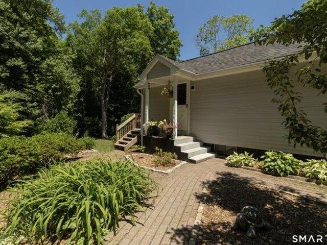 3 bedroom, Haddam CT 06438 104652102