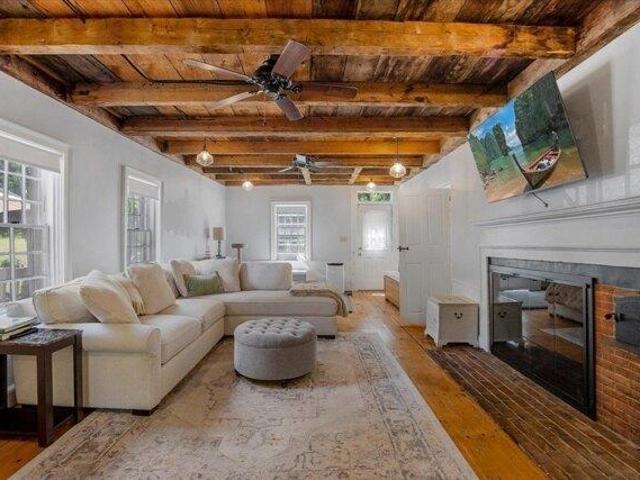 3 bedroom, Halifax MA 02338 104513411