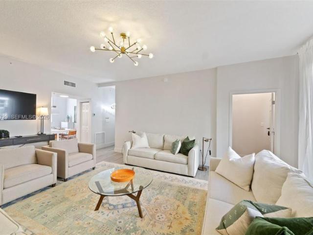 3 bedroom, Hallandale Beach FL FL 33009 102588530