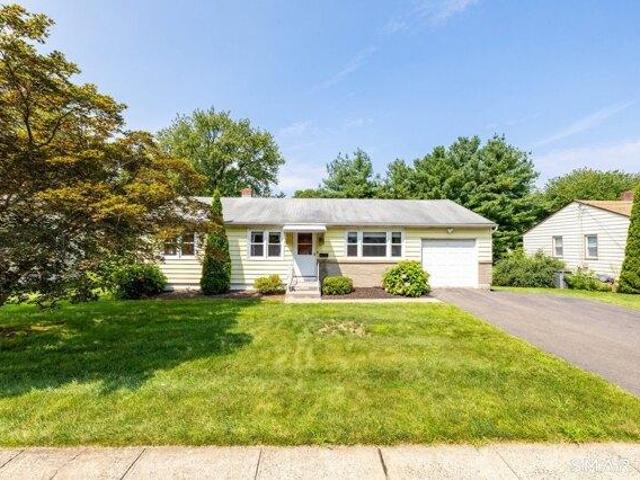 3 bedroom, Hamden CT 06514 105160145