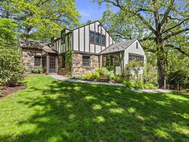3 bedroom, Hamden CT 06517 LS102775800