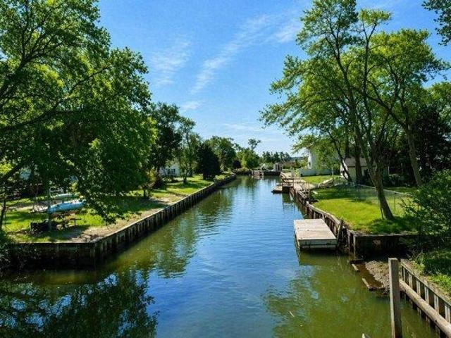 3 bedroom, Hampton Bays NY 11946 103601244