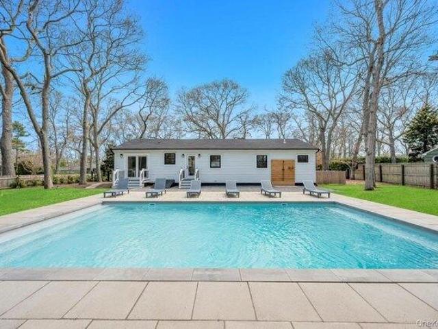 3 bedroom, Hampton Bays NY 11946 103602584