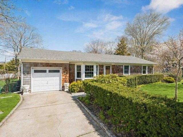 3 bedroom, Hampton Bays NY 11946 103603339