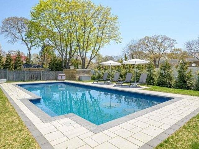 3 bedroom, Hampton Bays NY 11946 103620444