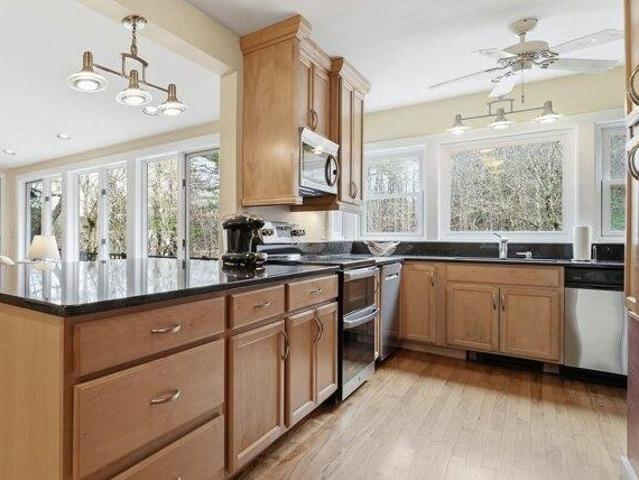 3 bedroom, Hanover NH 03755 102313682