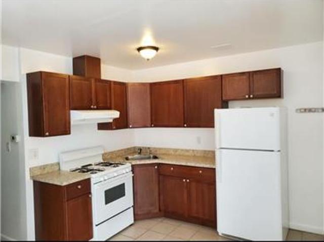 3 bedroom hardwood floors updated bathroom