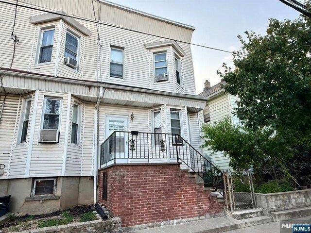 3 bedroom, Harrison NJ 07029 94029787