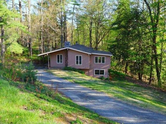 3 bedroom, Hartford VT 05001 LS102343727