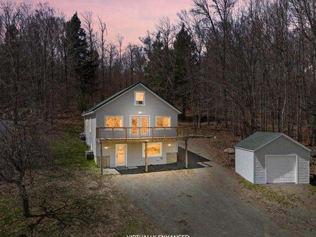 3 bedroom, Hartland ME 04943 104232522