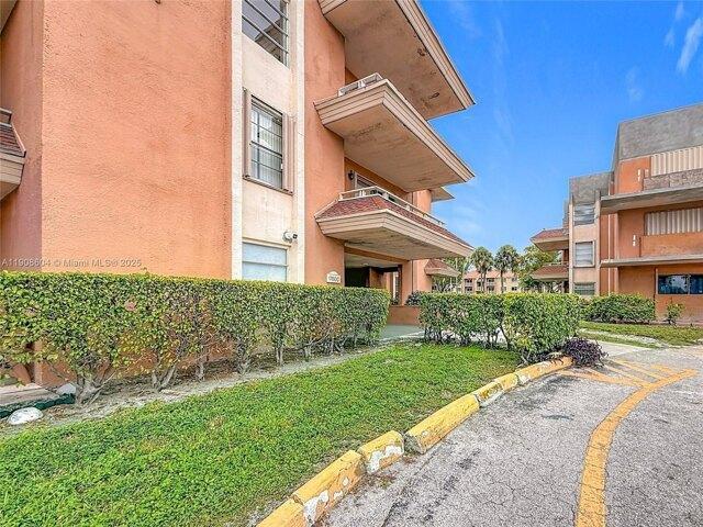 3 bedroom, Hialeah FL 33015 96408202