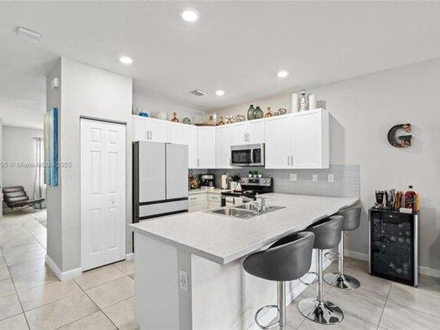 3 bedroom, Hialeah FL 33018 92412291