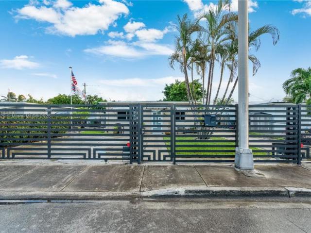 3 bedroom, Hialeah FL FL 33013 102588804