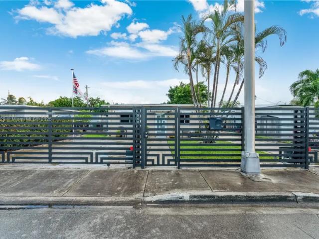 3 bedroom, Hialeah Fl FL 33013 102398055