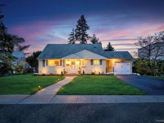 3 bedroom, Hicksville NY 11801 104906246