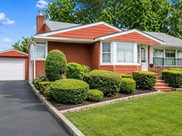 3 bedroom, Hicksville NY 11801 104907133