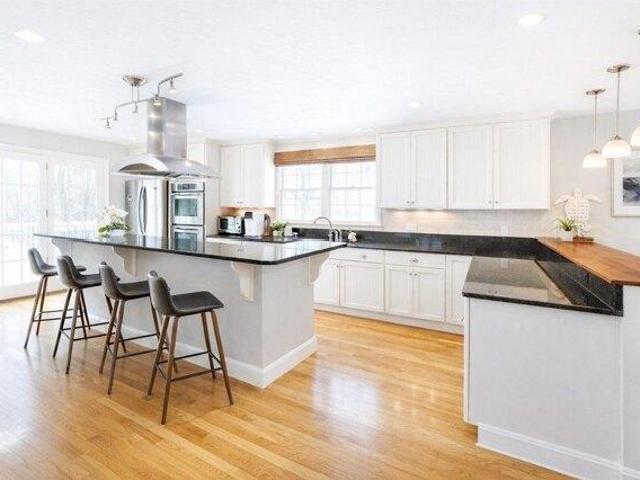 3 bedroom, Hingham MA 02043 102593835