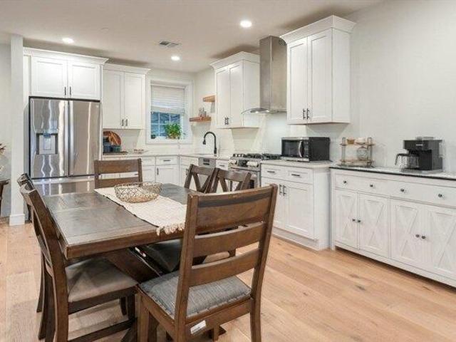 3 bedroom, Hudson MA 01749 LS103127920