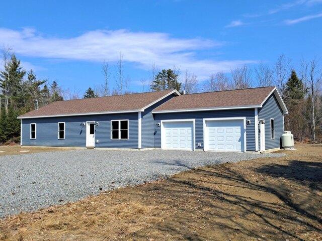 3 bedroom, Hudson ME 04449 102565886