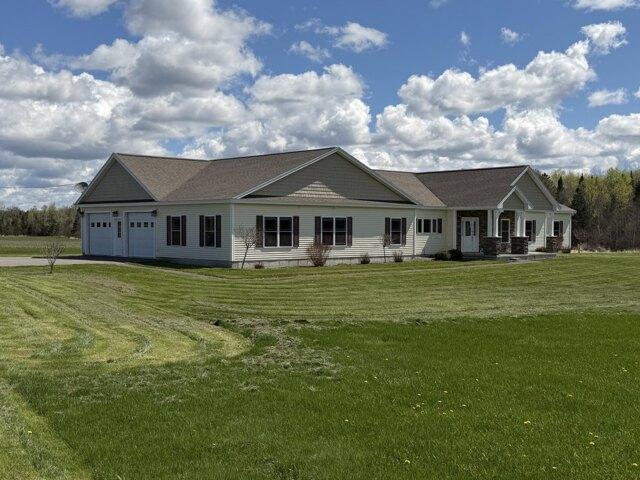 3 bedroom, Hudson ME 04449 103888111
