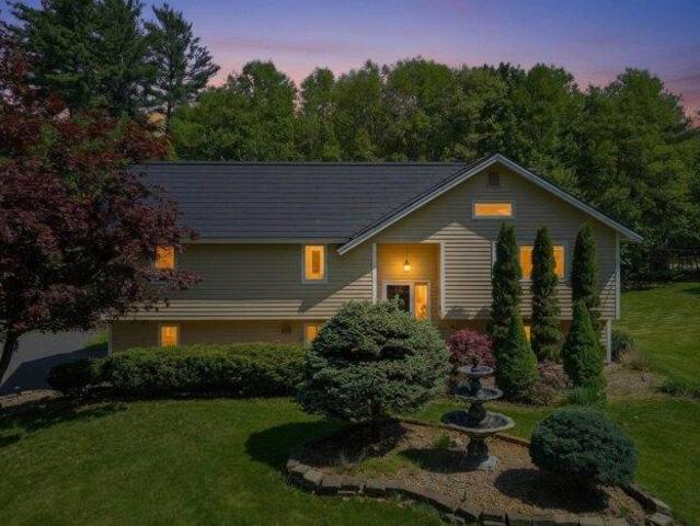 3 bedroom, Hudson NH 03051 102725135