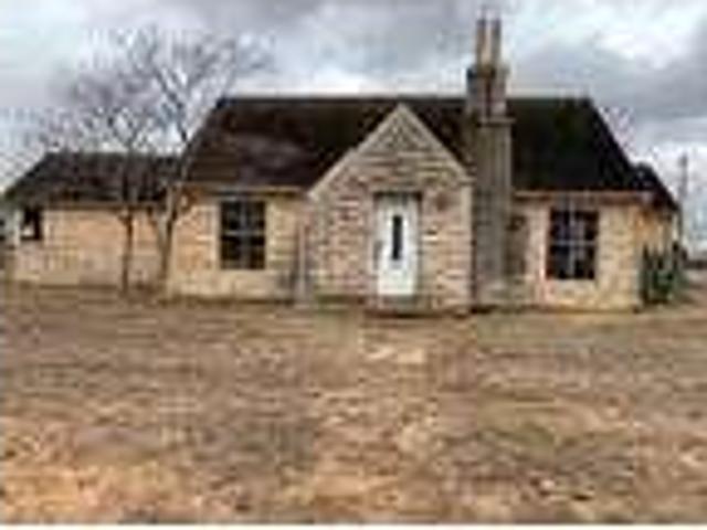 3 bedroom in Cotulla Texas 78014