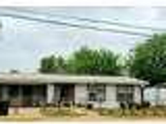 3 bedroom in Cotulla TX 78014