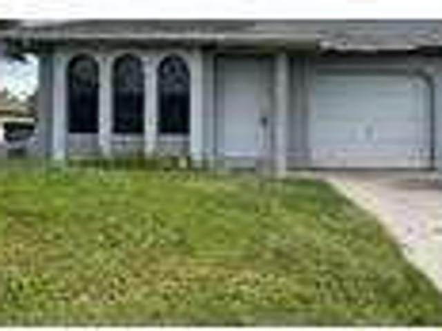 3 bedroom in Cape Coral FL 33990