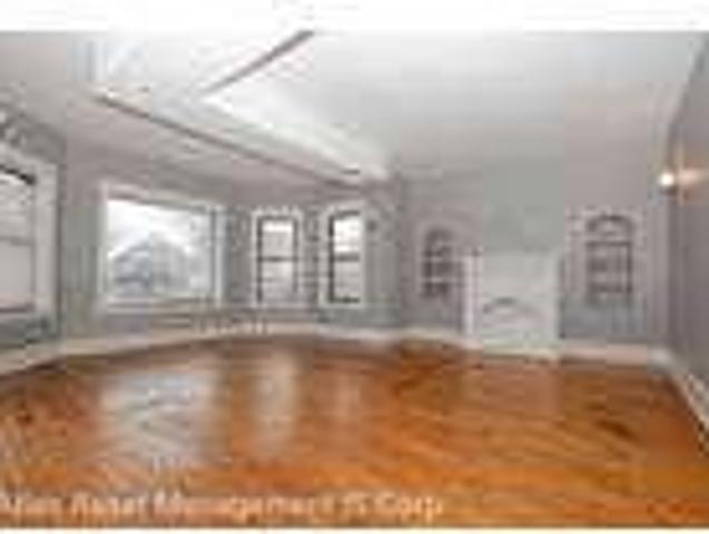3 bedroom in Chicago IL 60649