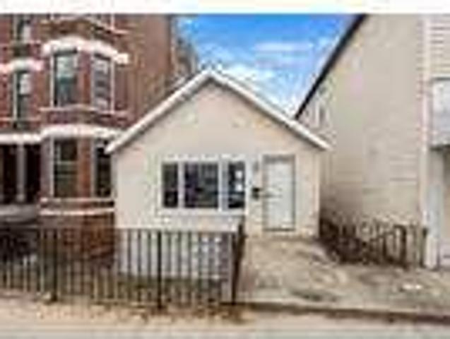 3 bedroom in Chicago IL 60617