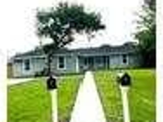 3 bedroom in Angleton TX 77515