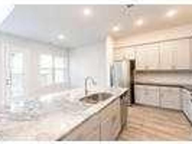 3 bedroom in Dallas TX 75211