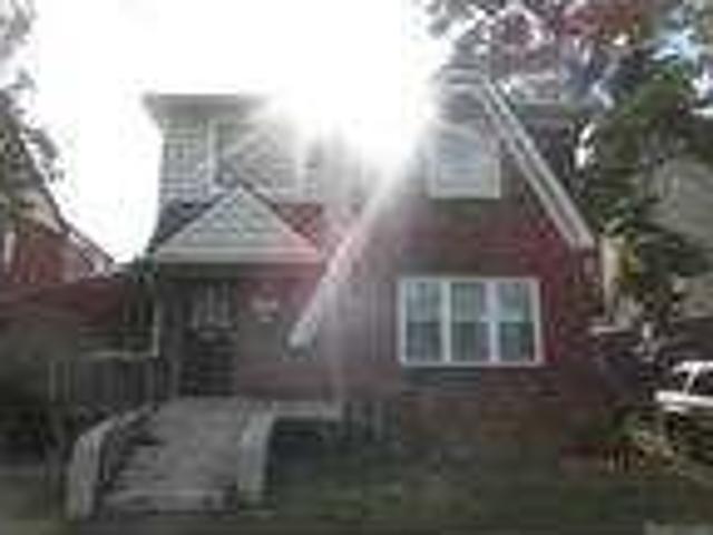 3 bedroom in Detroit Michigan 48221