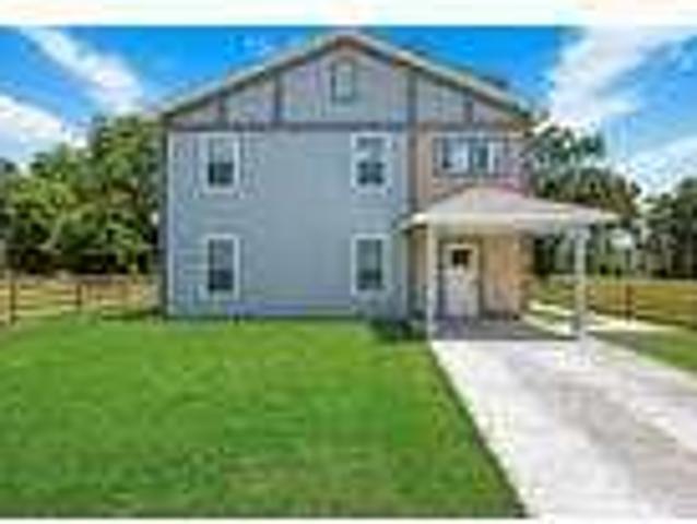 3 bedroom in Houston Texas 77016