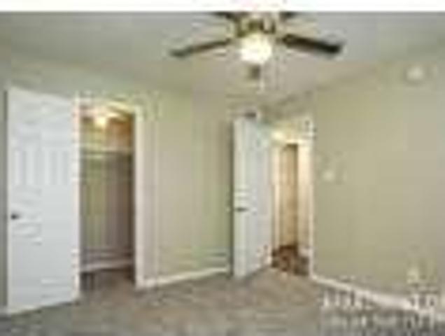 3 bedroom in Houston TX 77049