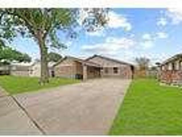 3 bedroom in Houston TX 77062