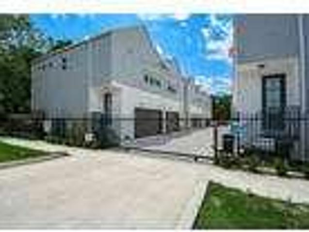 3 bedroom in Houston TX 77074