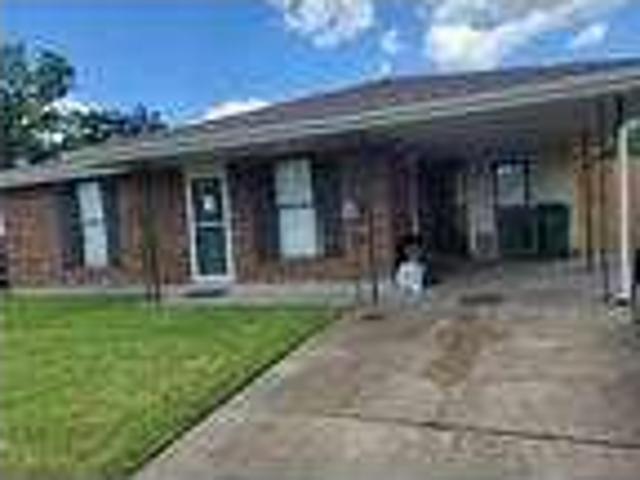 3 bedroom in Harvey Louisiana 70058