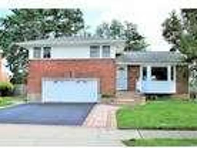 3 bedroom in Hicksville New York 11801